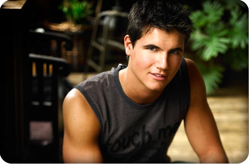 Robbie Amell Scooby Doo