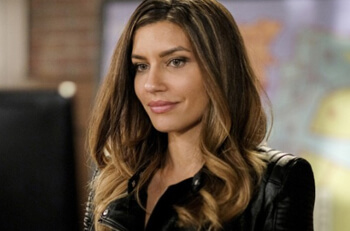 Juliana Harkavy Arrow' Season 5 Casts Juliana Harkavy As
