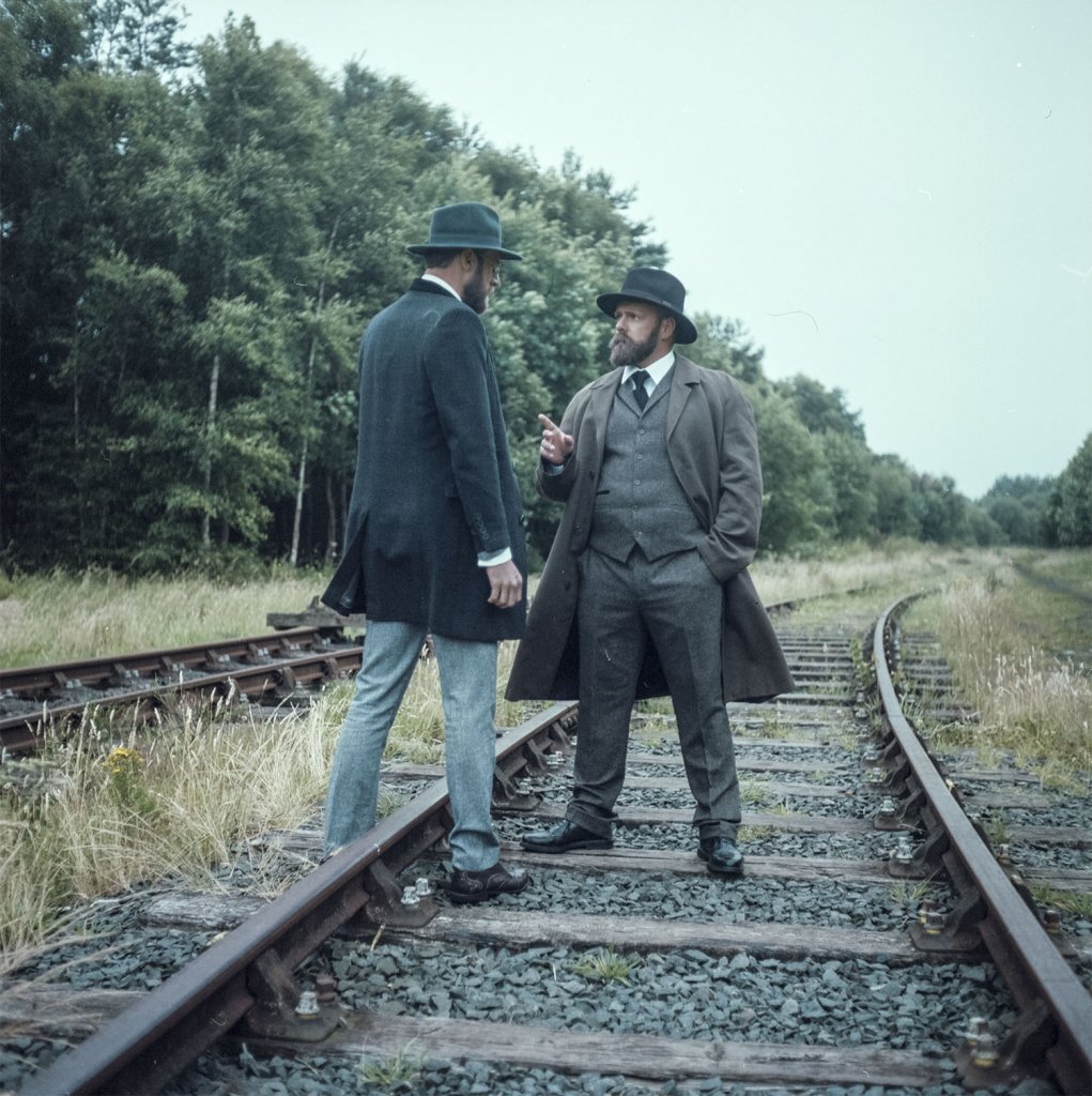 JAMIE SCOTT GORDON AS DR FINN GALLOWAY & IAIN LESLIE AS REPORTER ...