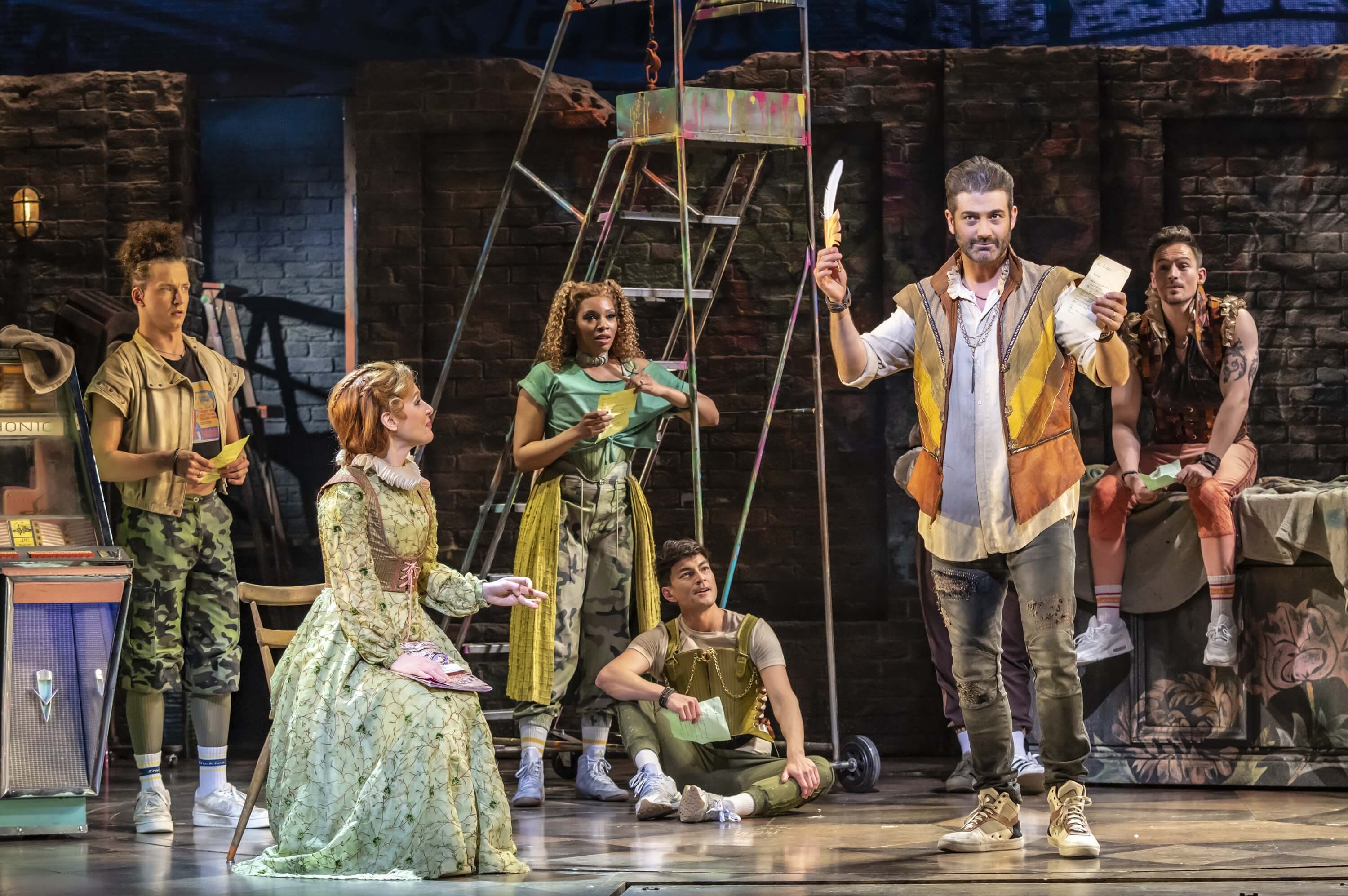 Cassidy Janson (Anne Hathaway) Oliver Tompset (Shakespeare) & Juliet by ...